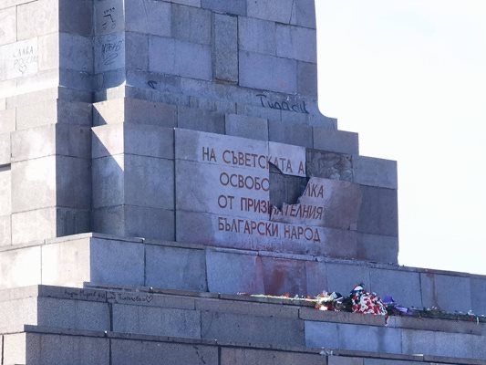 Слави Трифонов Вместо на една несъществуваща армия да има паметник на